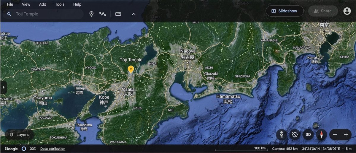 Toji Temple: Viewing the cherry blossoms at night